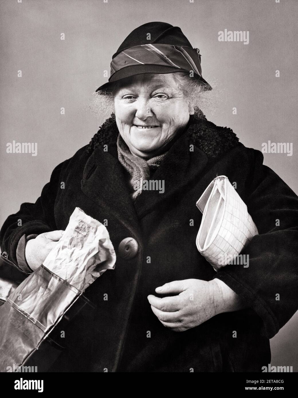 Great depression poor people looking hi-res stock photography and ...