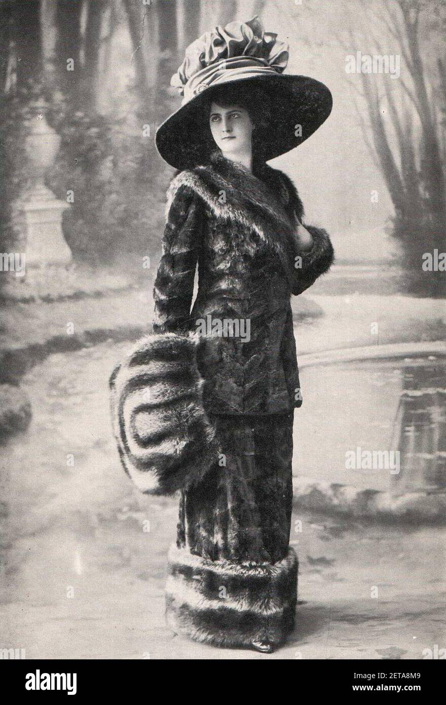 Revillon hi-res stock photography and images - Alamy