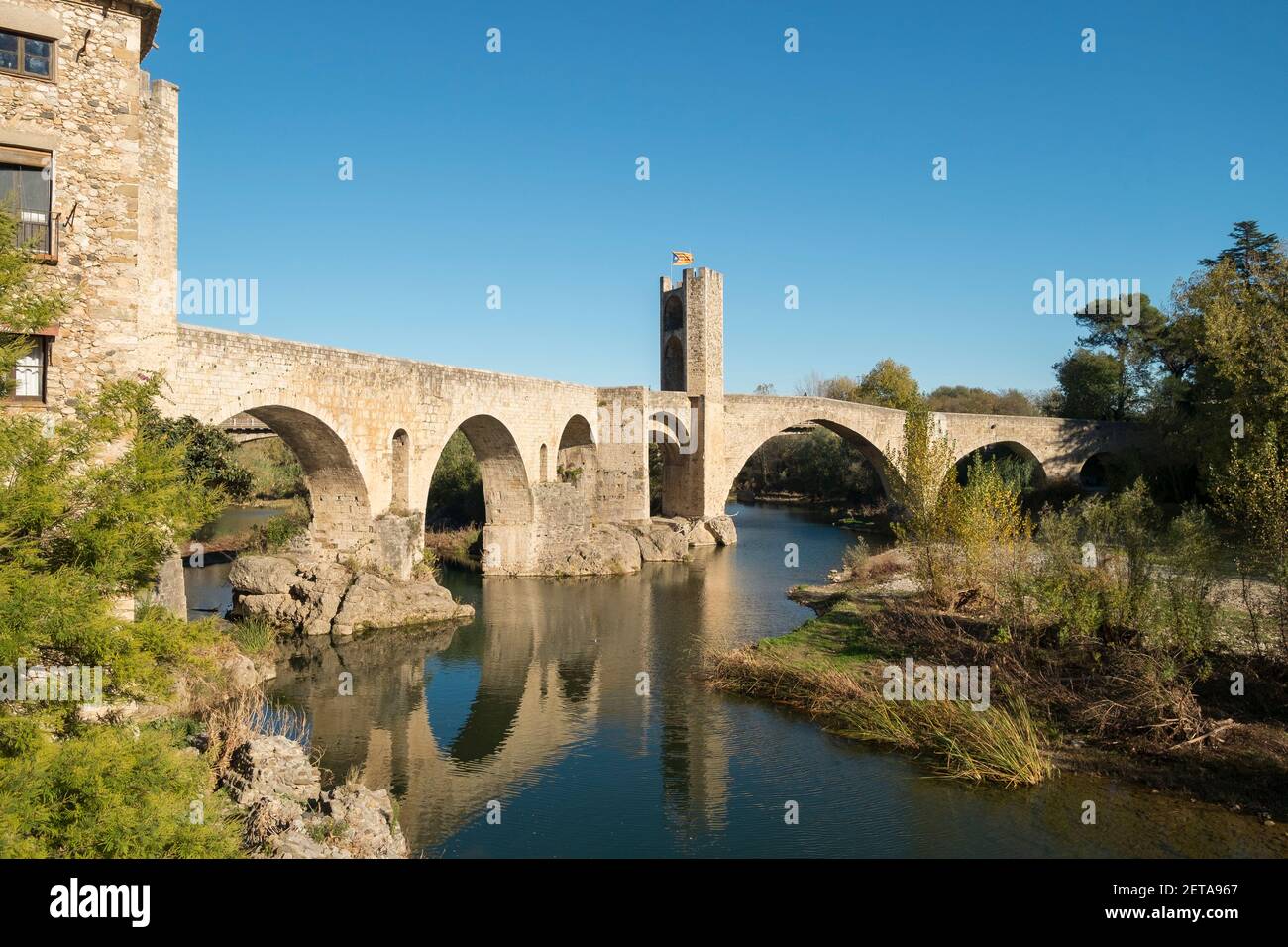Medieval stone arch bridge hi-res stock photography and images - Alamy