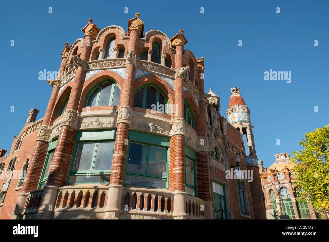 Identical buildings hi-res stock photography and images - Alamy