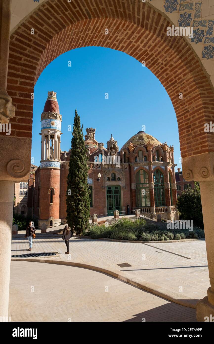 Modern hospital building spain hi-res stock photography and images - Alamy