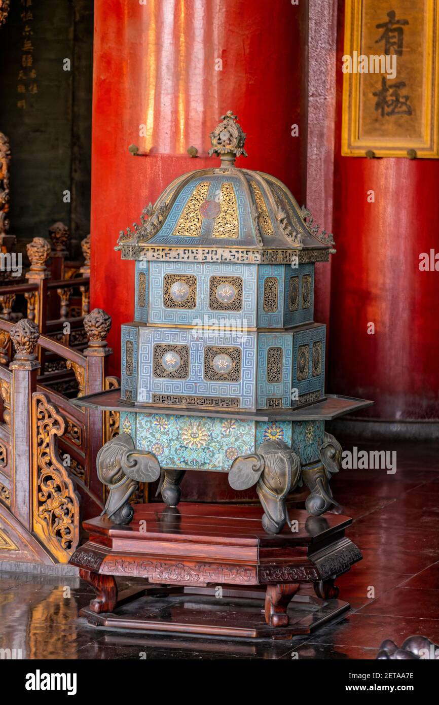 Chinese Emperor Throne High Resolution Stock Photography and Images - Alamy