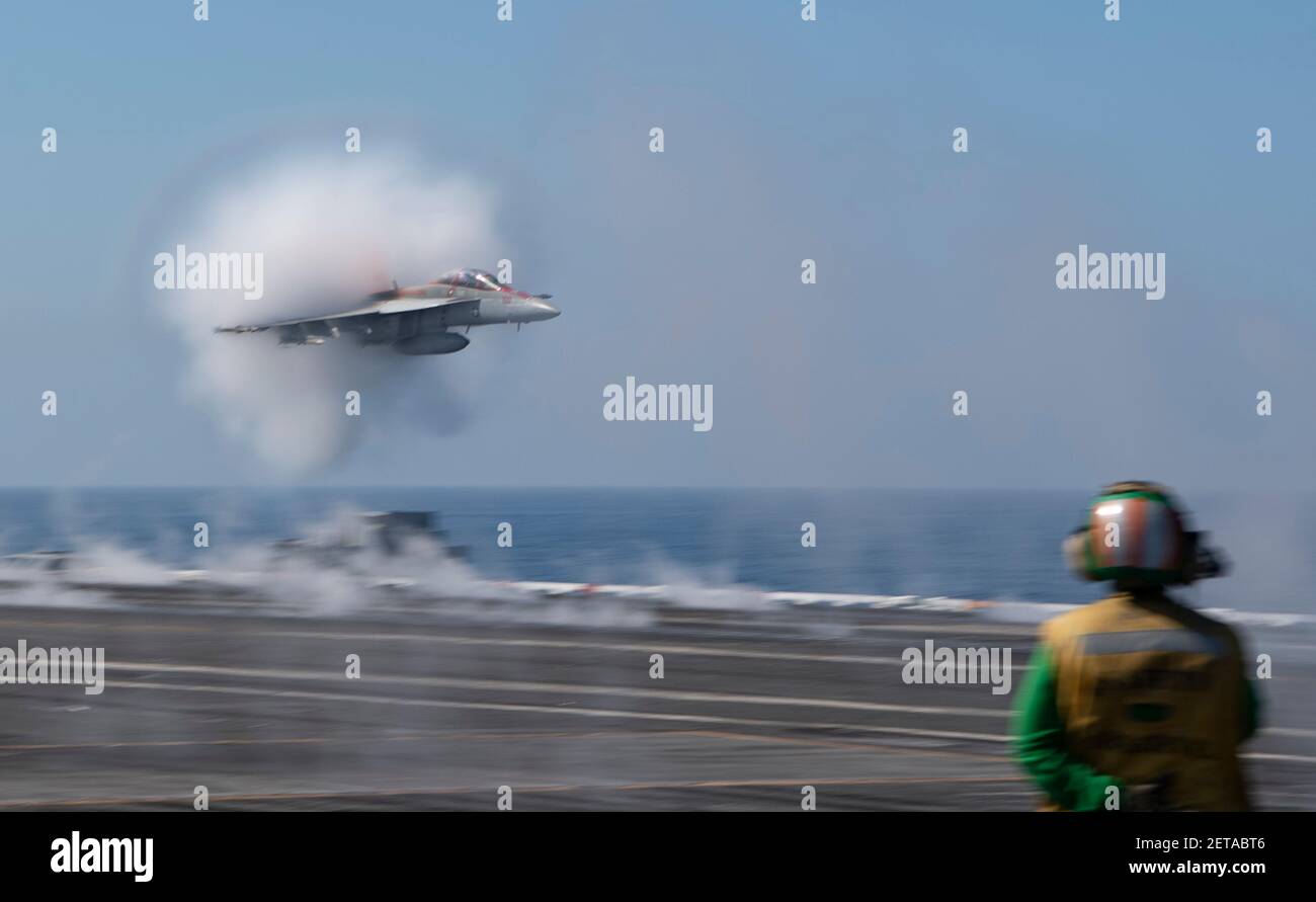 F18 vapor cone hi-res stock photography and images - Alamy