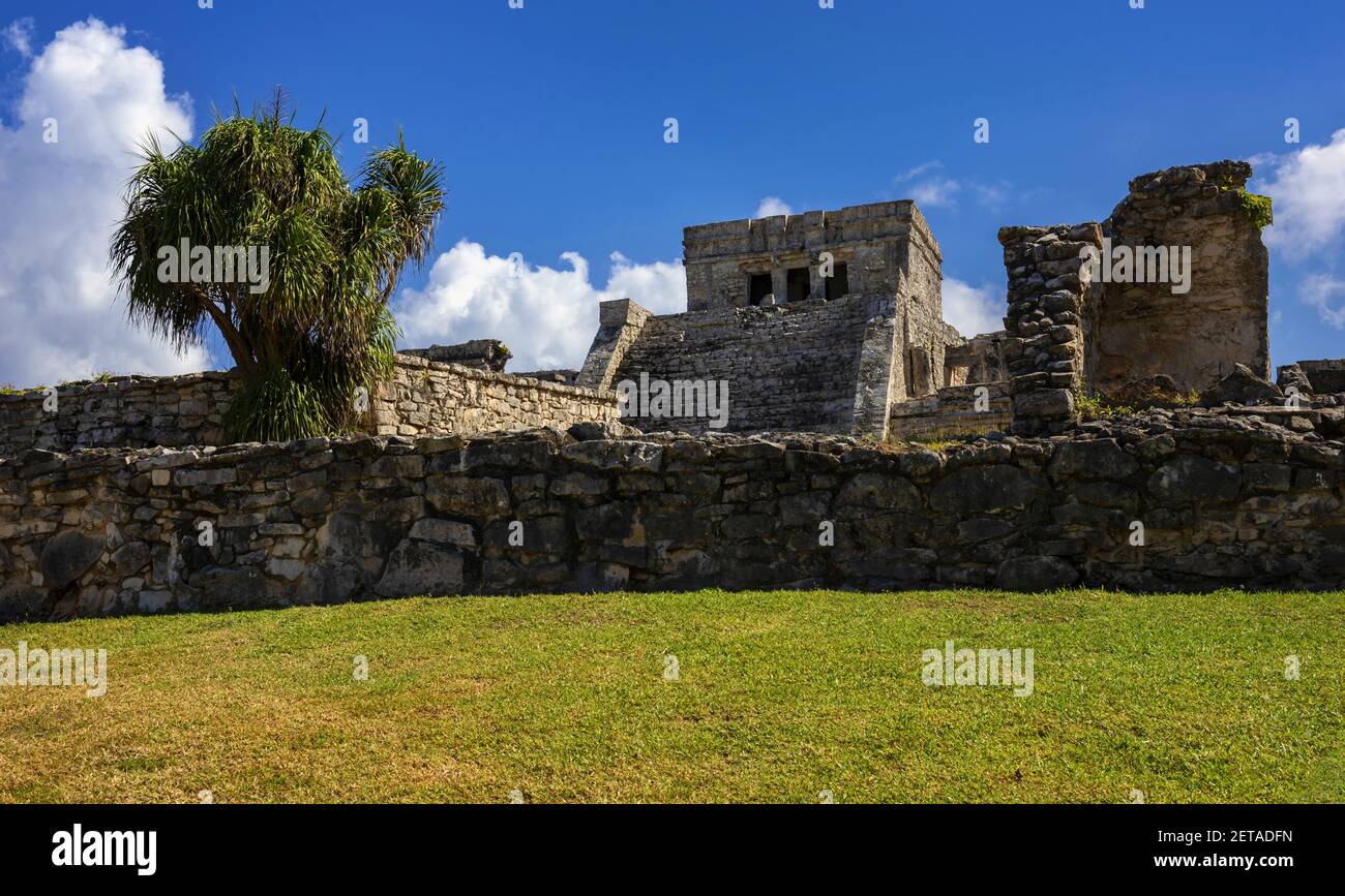 Pyramid El Castillo in Tulum, Mexico Stock Photo - Alamy