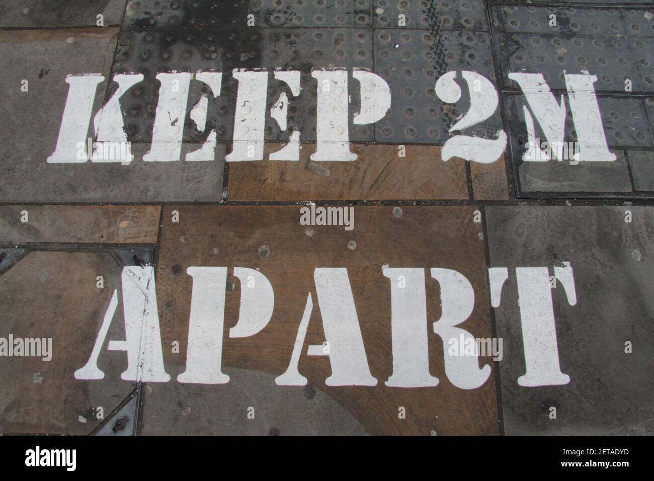 Keep 2m Apart Sign on the Pavement in London Stock Photo - Alamy