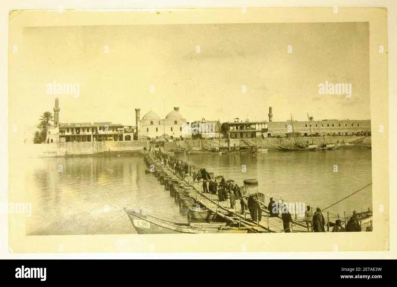 People Crossing Pontoon Bridge over the Tigris, Baghdad Stock Photo - Alamy