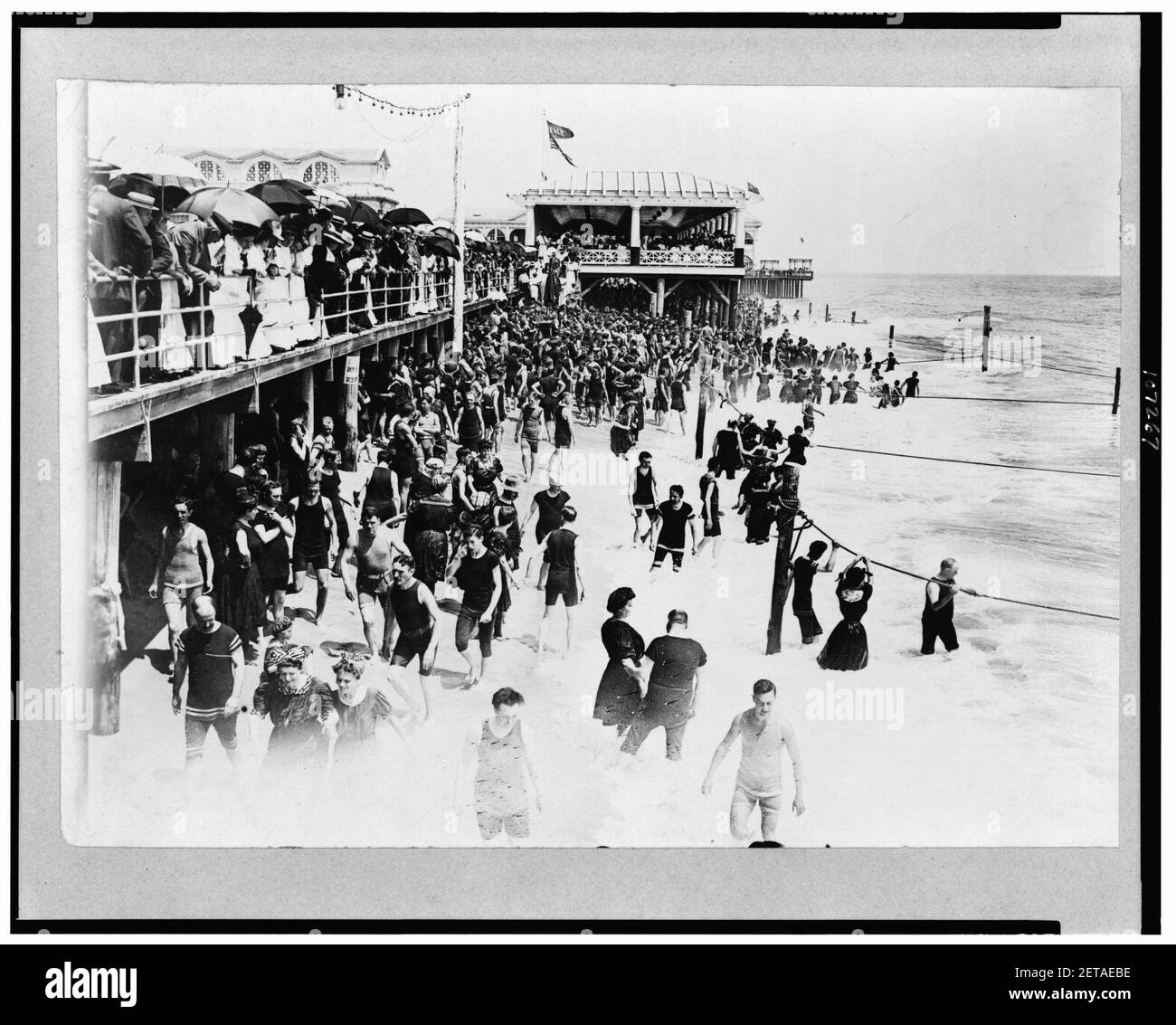Boardwalk park Cut Out Stock Images & Pictures - Alamy