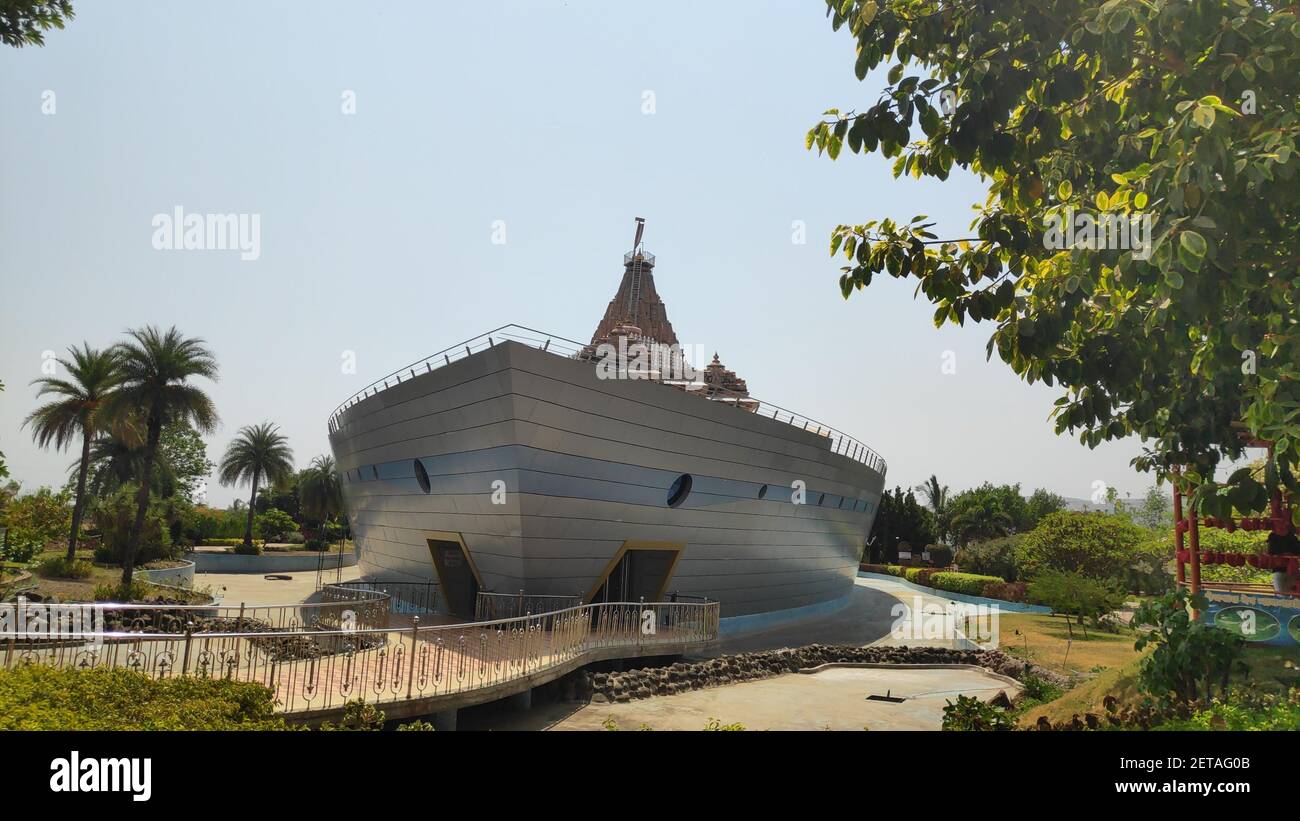 Ship shaped building hi-res stock photography and images - Alamy