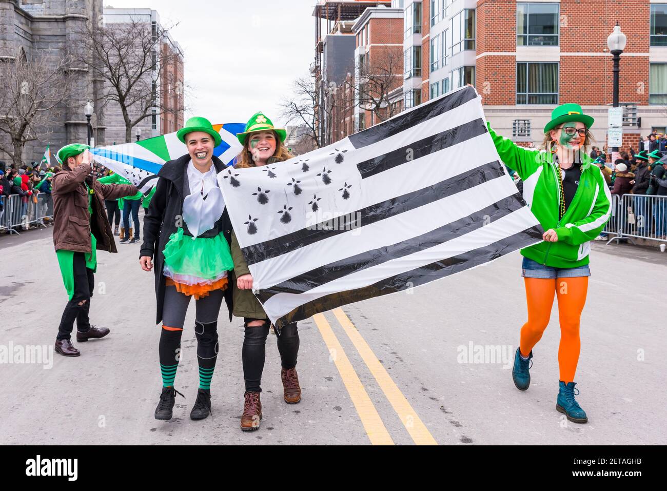St patrick’s day parade walking hi-res stock photography and images - Alamy