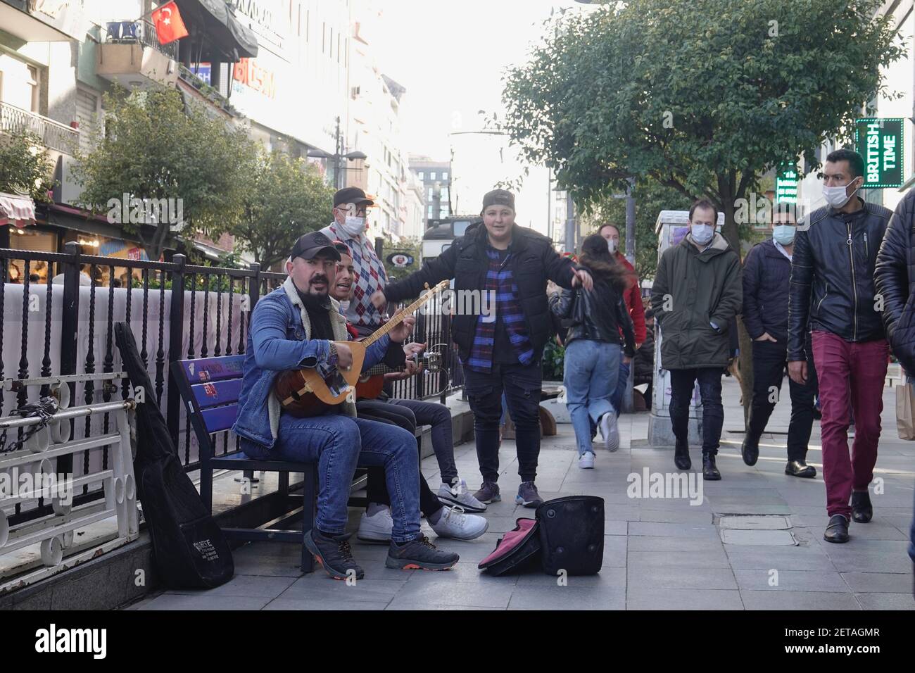 Buskers performing on the street in Kadikoy, Istanbul Stock Photo - Alamy