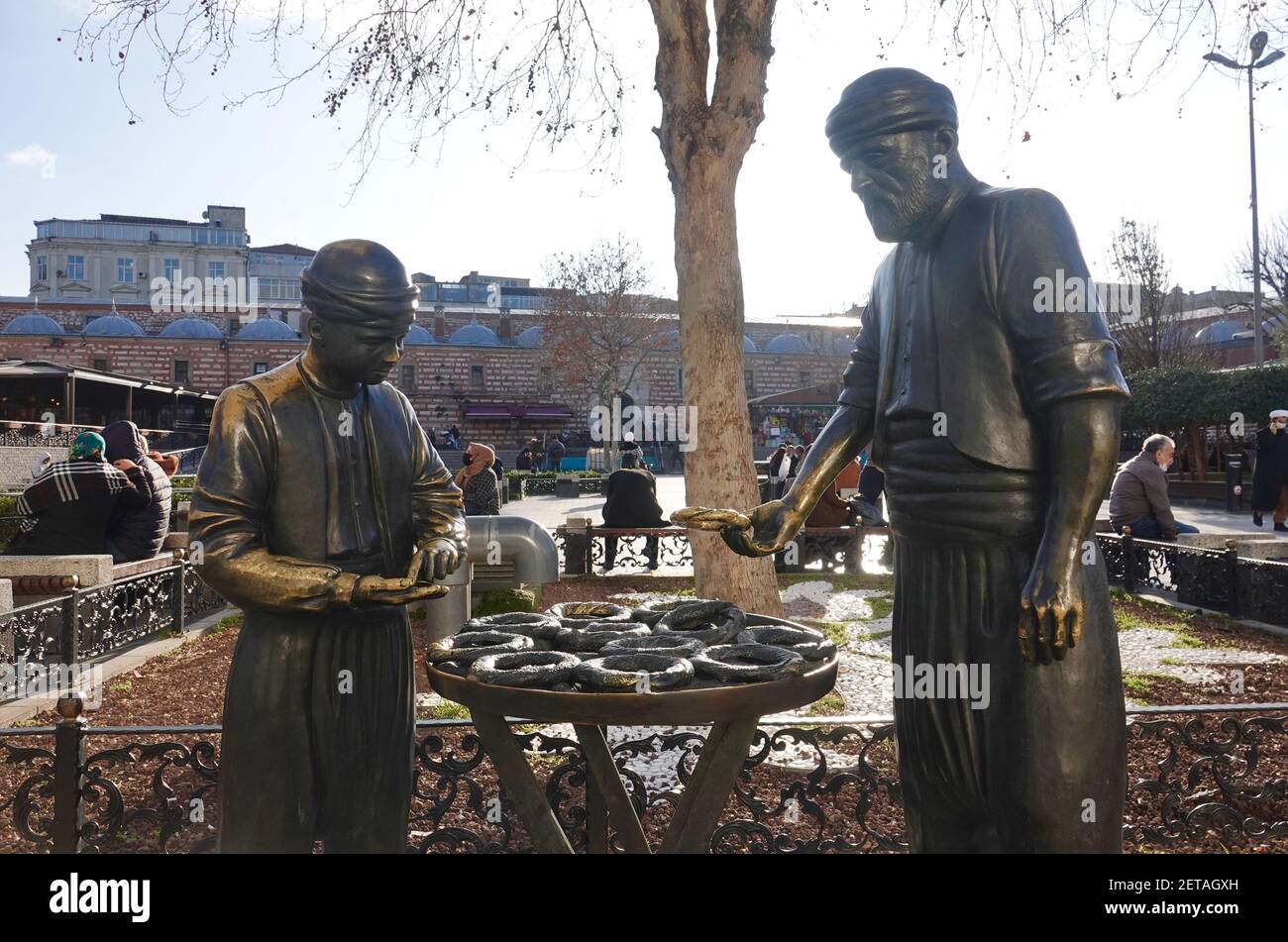 Simitci statue, Eminonu, Istanbul, Turkey Stock Photo - Alamy