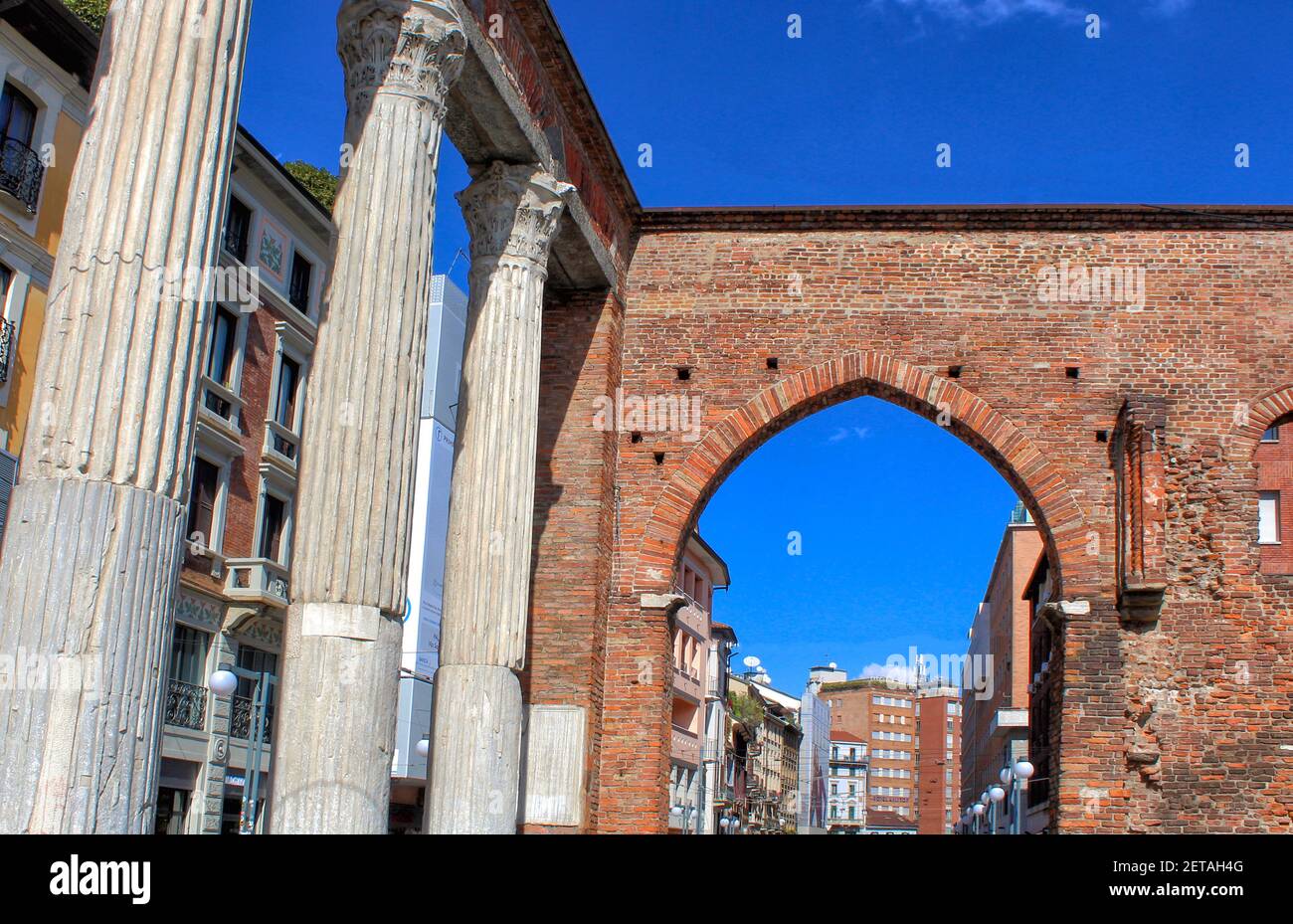 Basilica san lorenzo columns milan hi-res stock photography and images ...