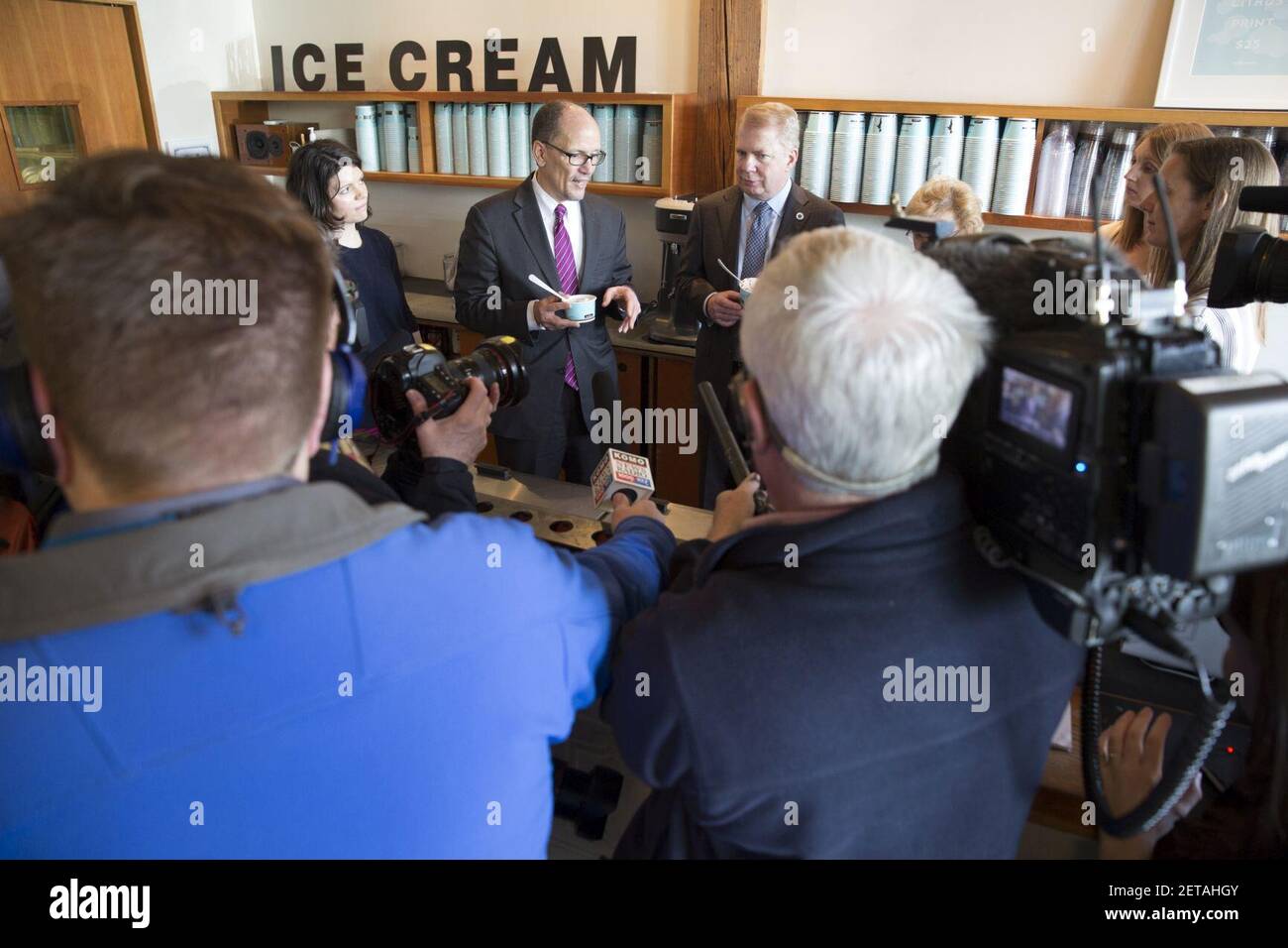 Perez visits Molly Moon’s Ice Cream Shop (16821473959 Stock Photo - Alamy