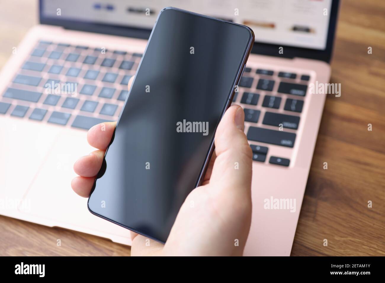 Samsung galaxy s21 hi-res stock photography and images - Alamy