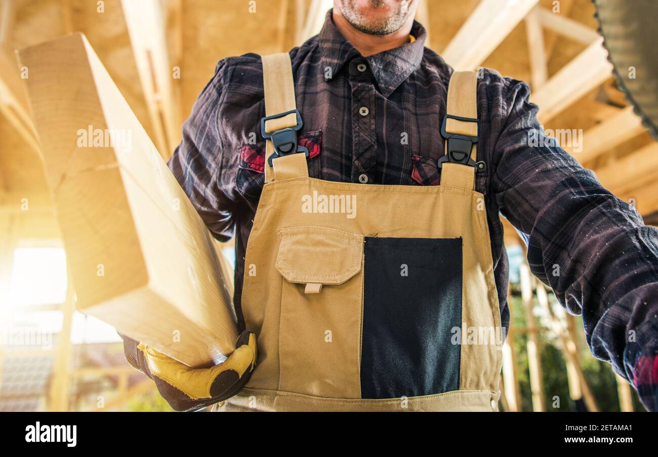 Construction worker framing house hi-res stock photography and images ...