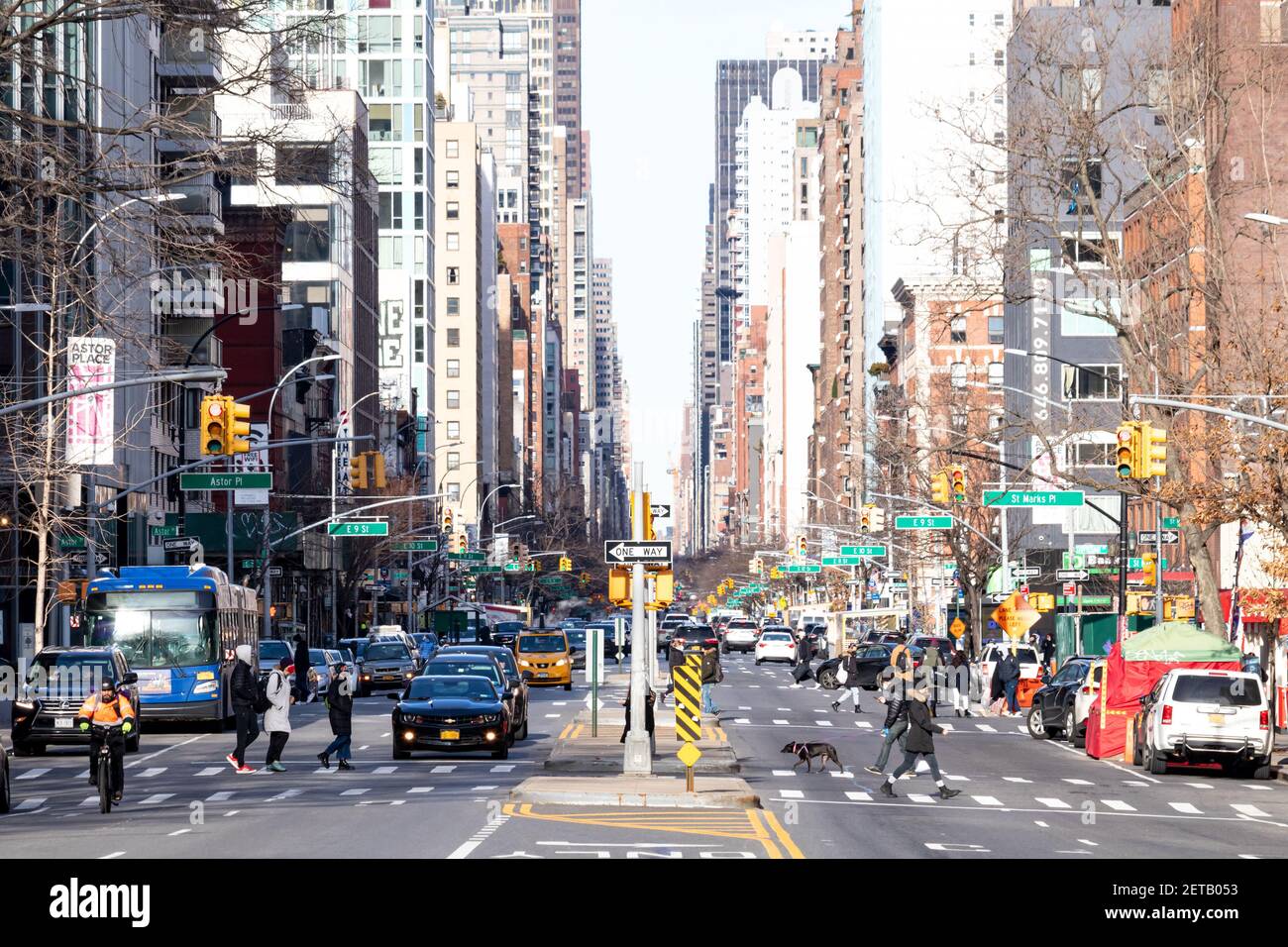 New York City 2021 - Busy intersections along 3rd Avenue are crowded ...