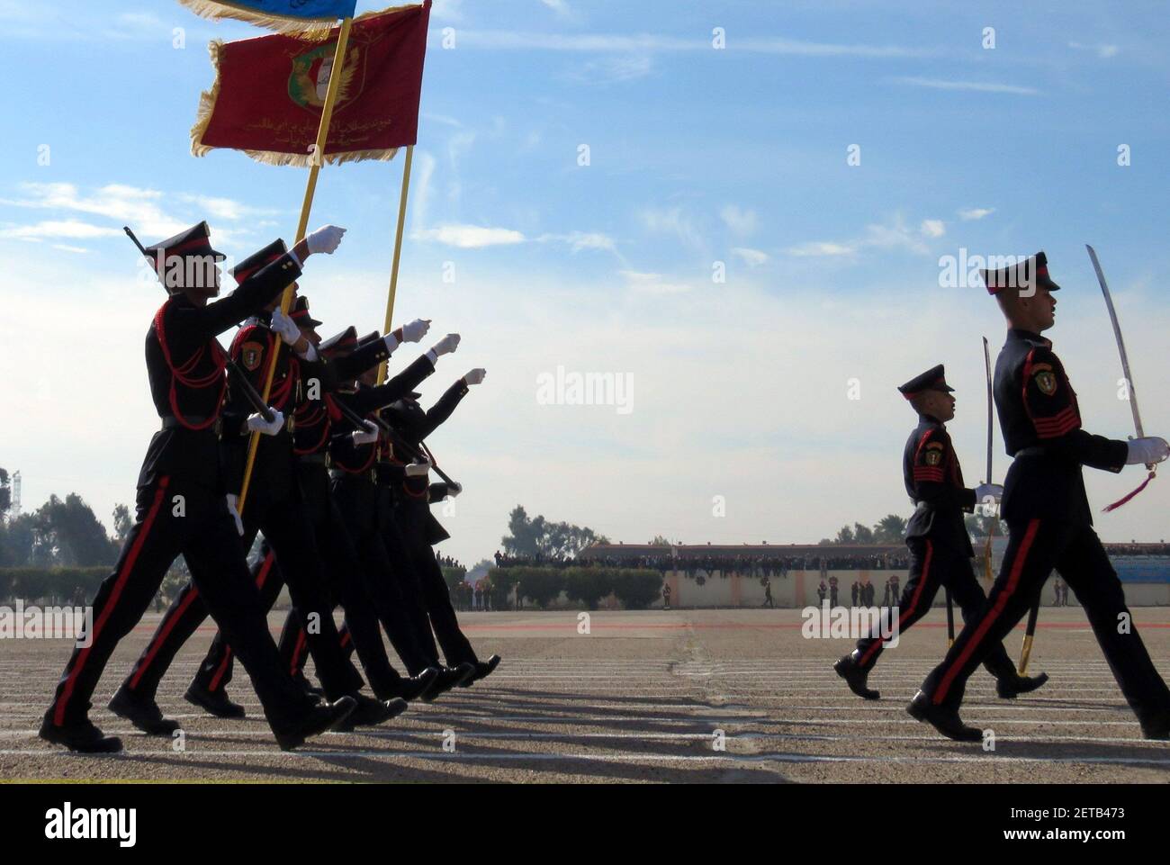 (170106) -- BAGHDAD, Jan. 6, 2017 (Xinhua) -- Iraqi army cadets parade ...