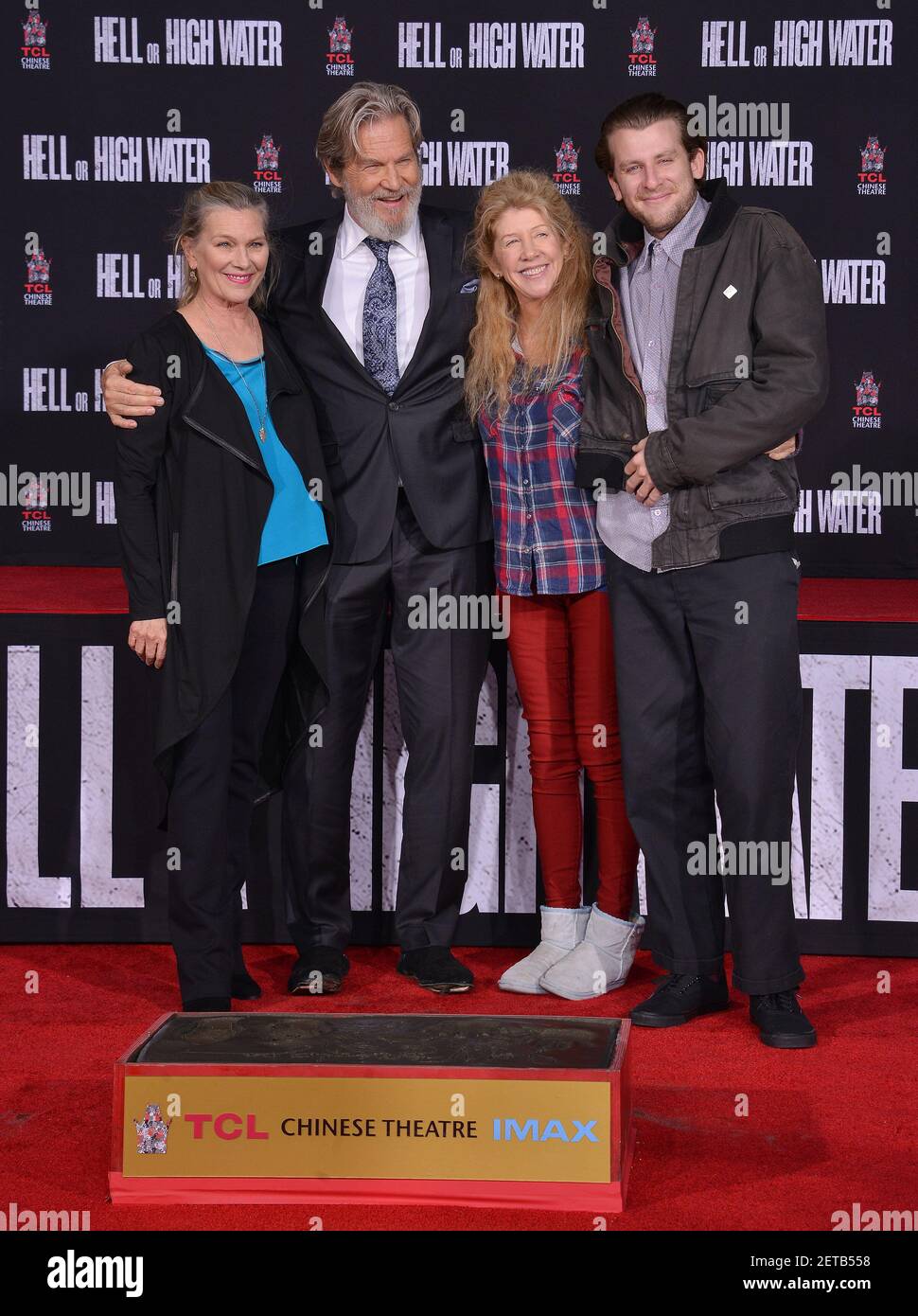 (L-R) Susan Bridges, Jeff Bridges, Cindy Bridges and Marcel Bridges at ...