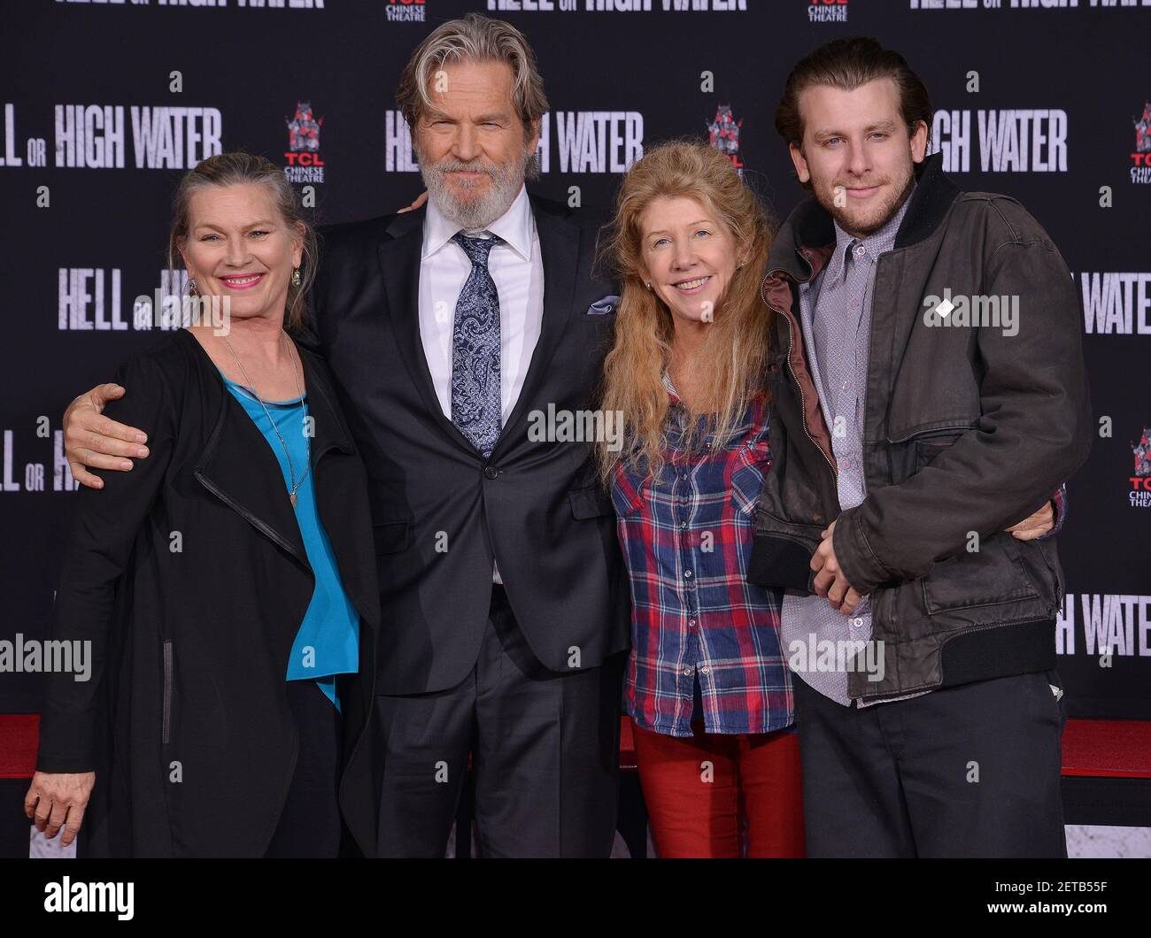 (L-R) Susan Bridges, Jeff Bridges, Cindy Bridges and Marcel Bridges at ...