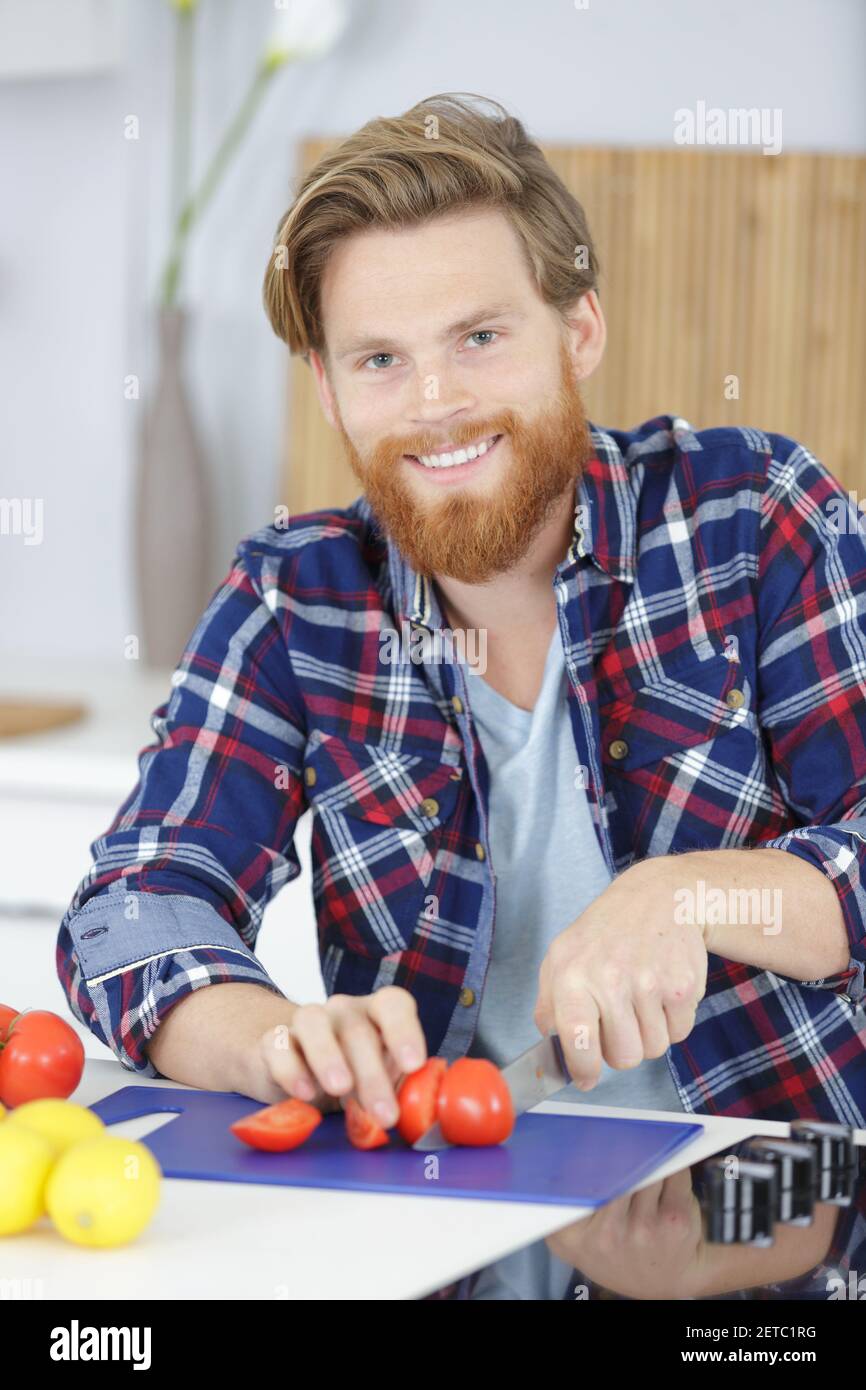 Close up chef slicing tomatoes hi-res stock photography and images - Alamy