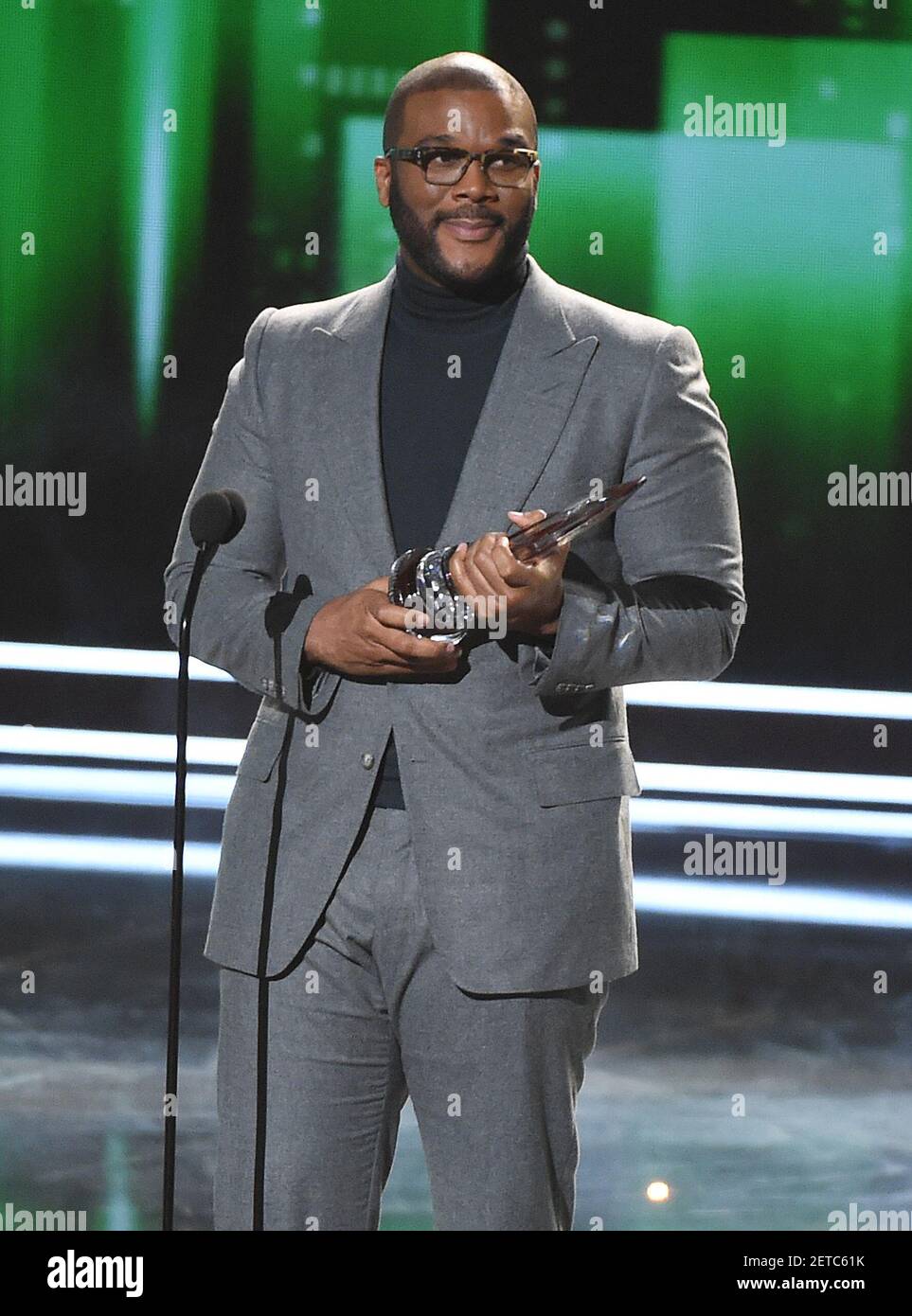 LOS ANGELES - JANUARY 18: Tyler Perry accepts the "Favorite ...