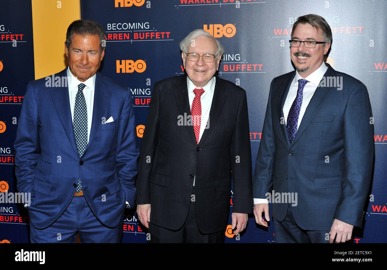 L-R: HBO CEO Richard Plepler, investor Warren Buffett and producer ...