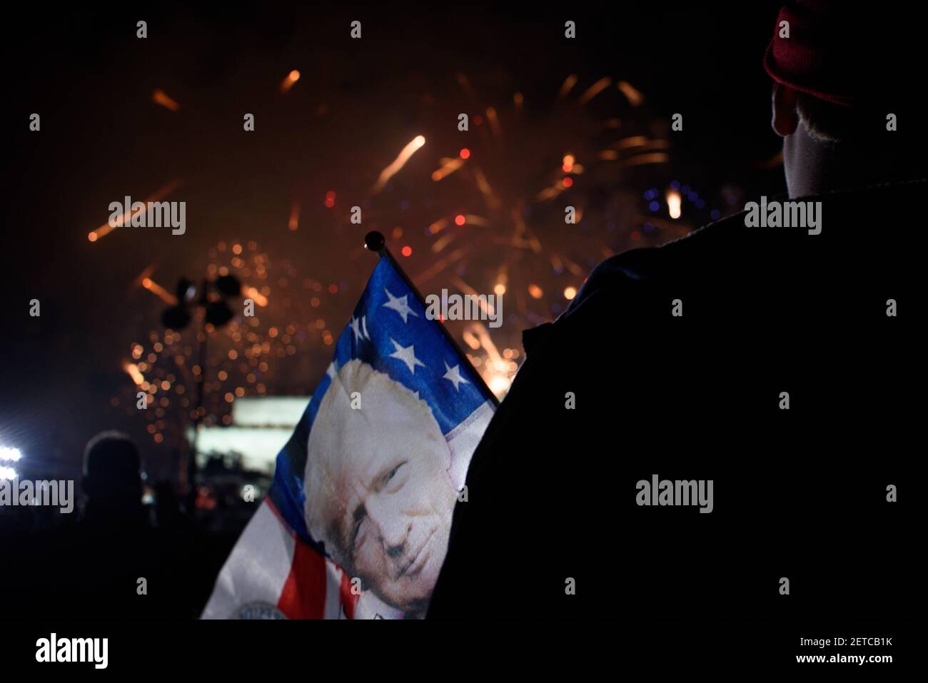 People attend the inaugural concert at the Lincoln Memorial in ...