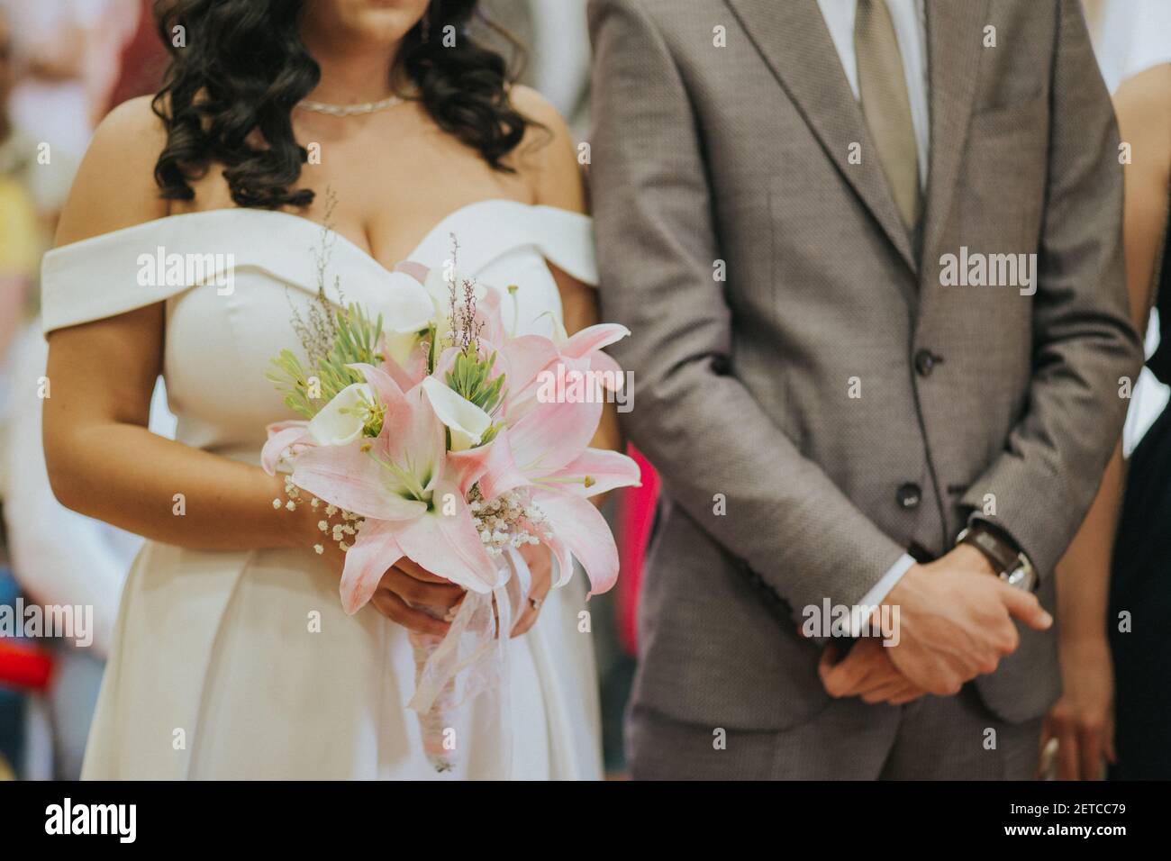 Man and a woman getting married hi-res stock photography and images - Alamy