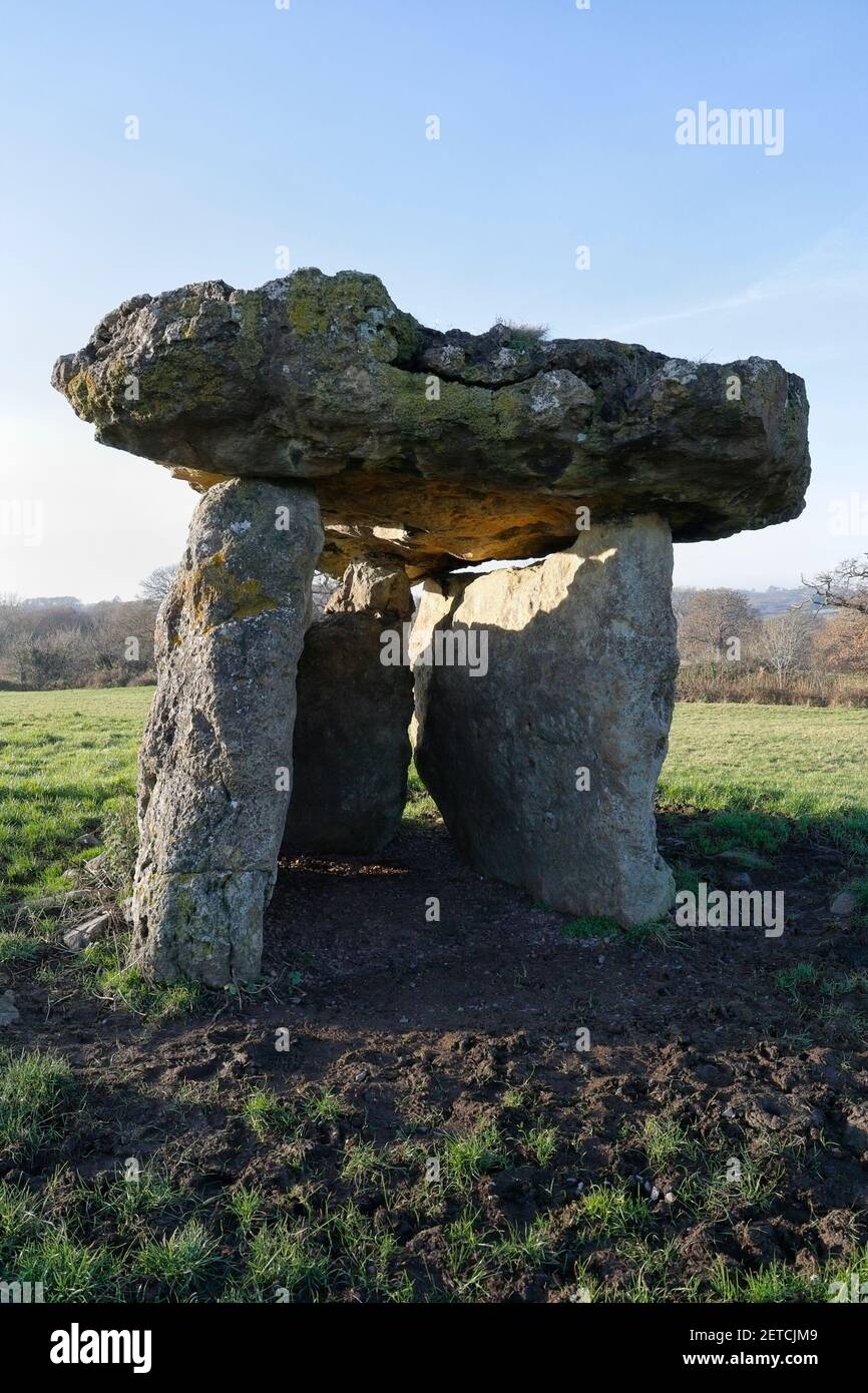 Neolithic burial chamber wales hi-res stock photography and images - Alamy