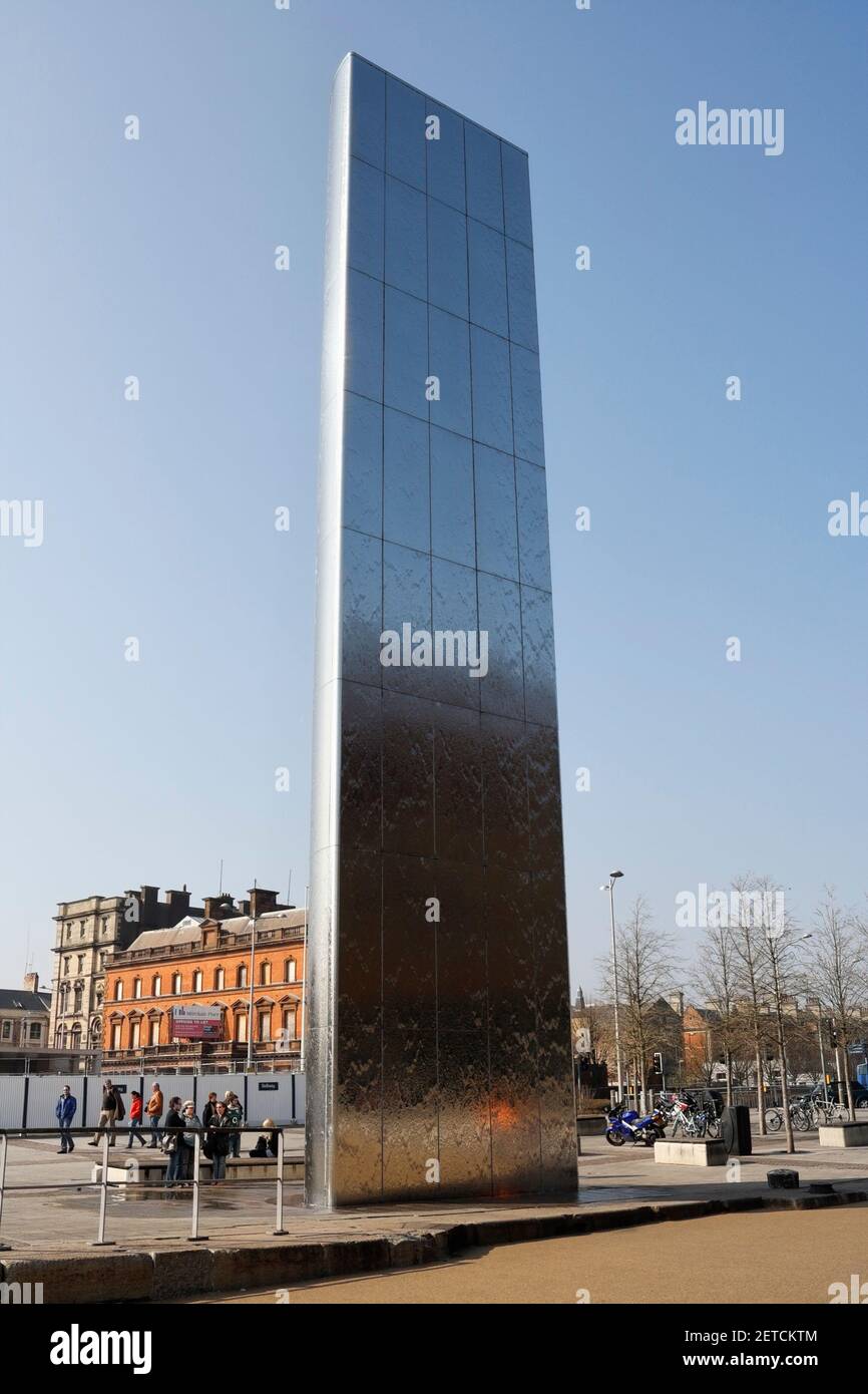 Water sculpture cardiff bay hi-res stock photography and images - Alamy