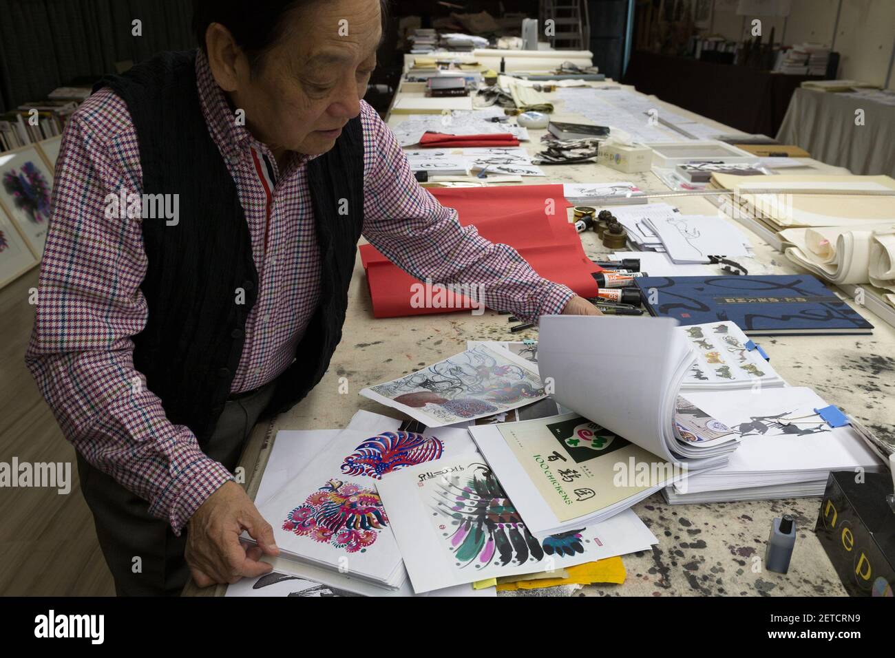 (170126) -- BEIJING, Jan. 26, 2017 (Xinhua) -- Chinese artist Han ...