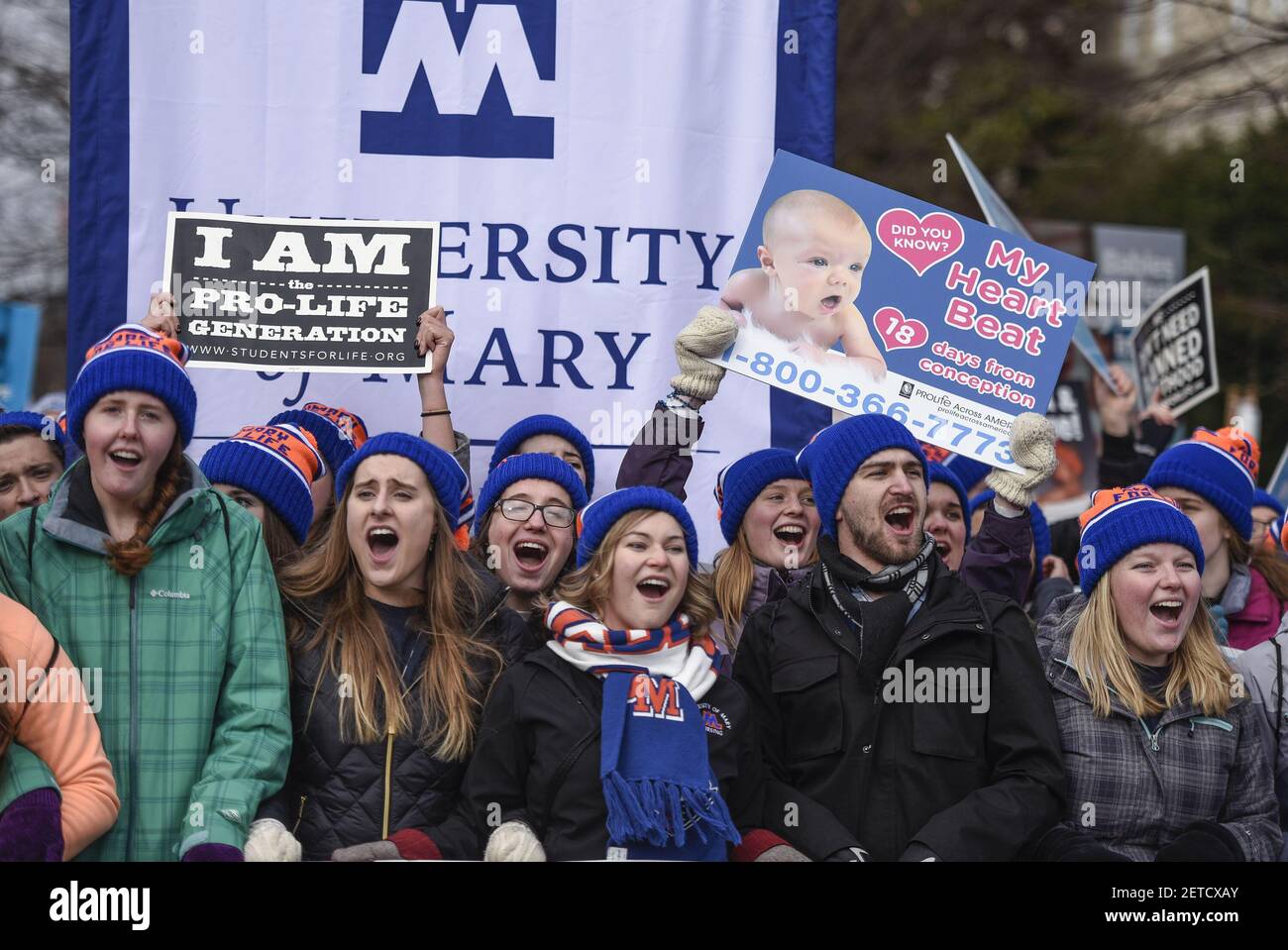 Thousands of people march on Constitution Avenue during the March for ...