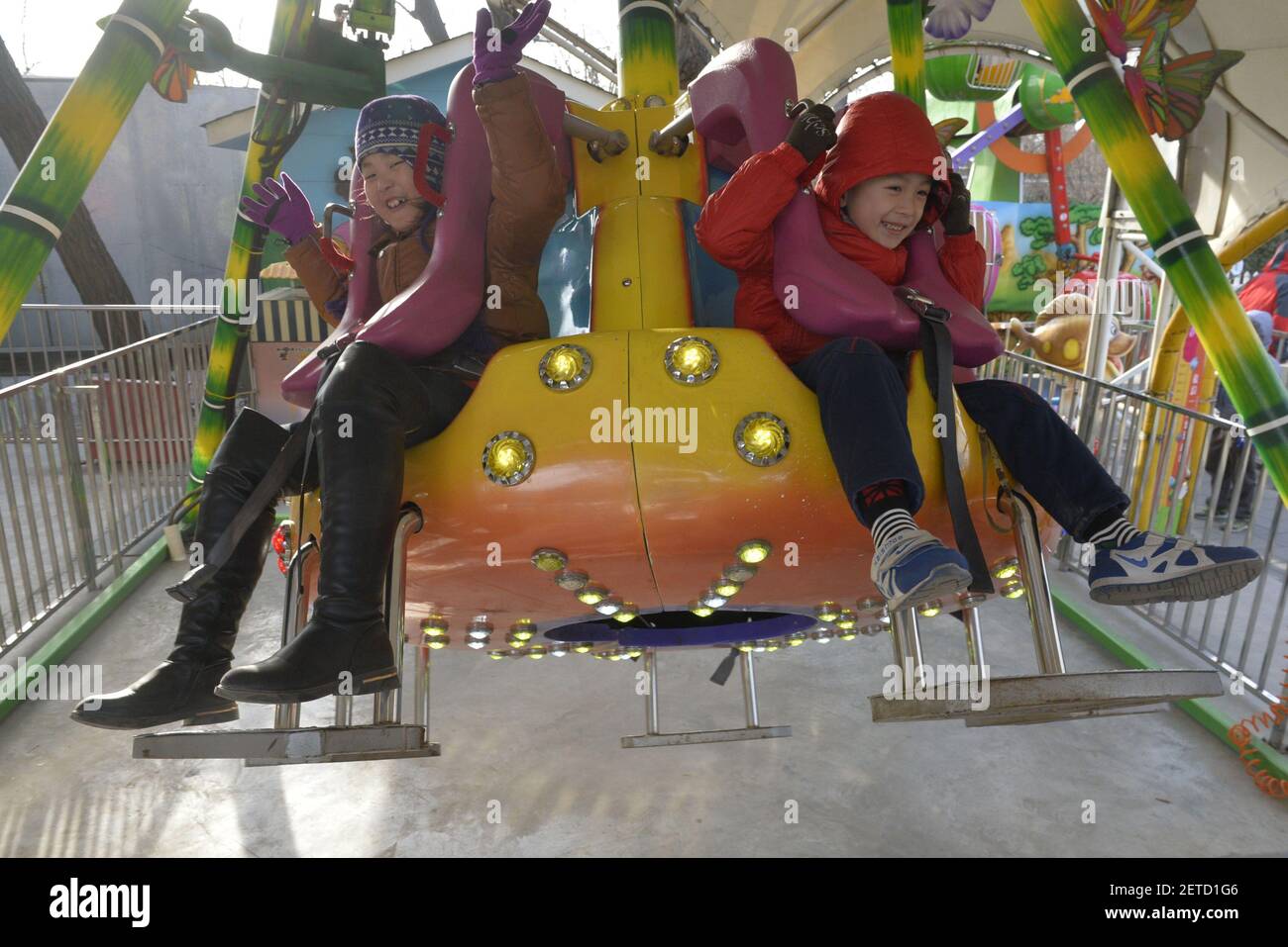 (170129) -- BEIJING, Jan. 29, 2017 (Xinhua) -- Children play at a ...