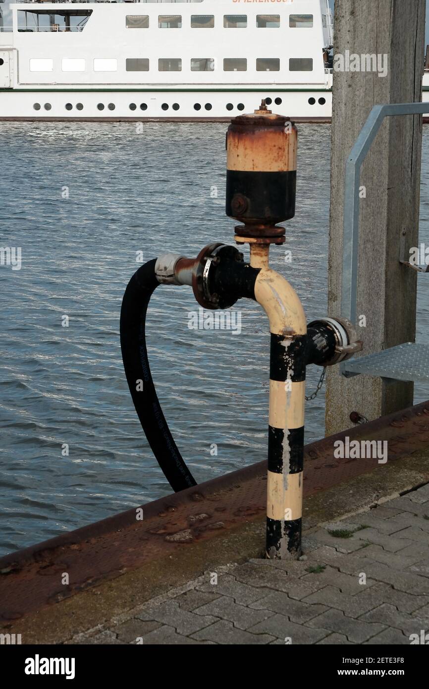 Valve port hi-res stock photography and images - Alamy