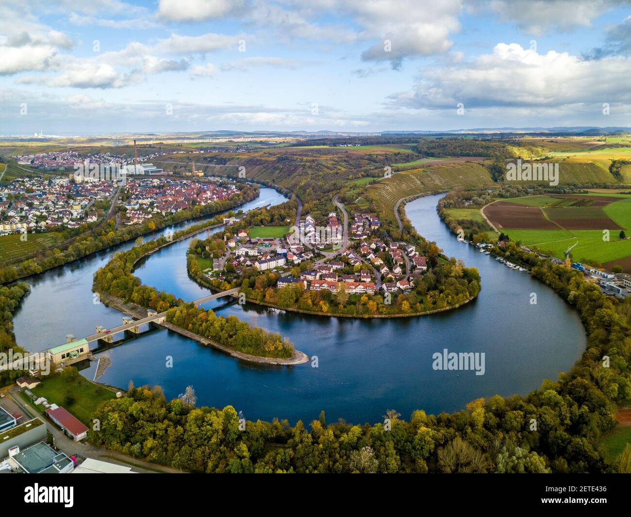 The loop of the river Neckar between Mundelsheim and Hessigheim in ...