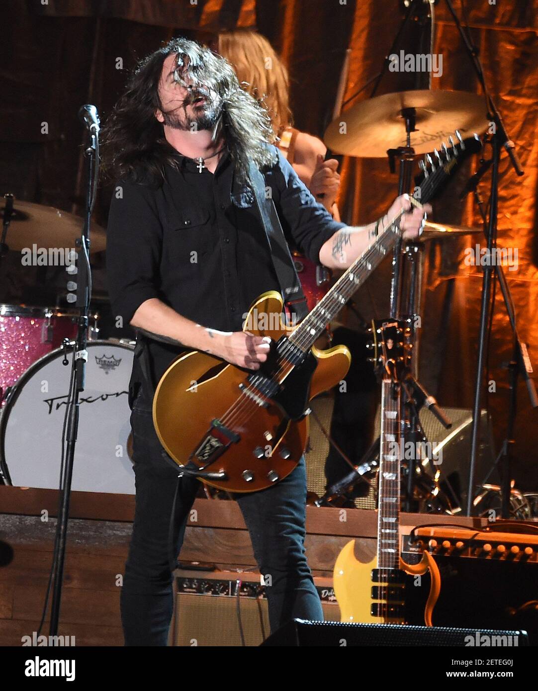 LOS ANGELES, CA - FEBRUARY 10: Dave Growl of the Foo Fights at the 2017 ...