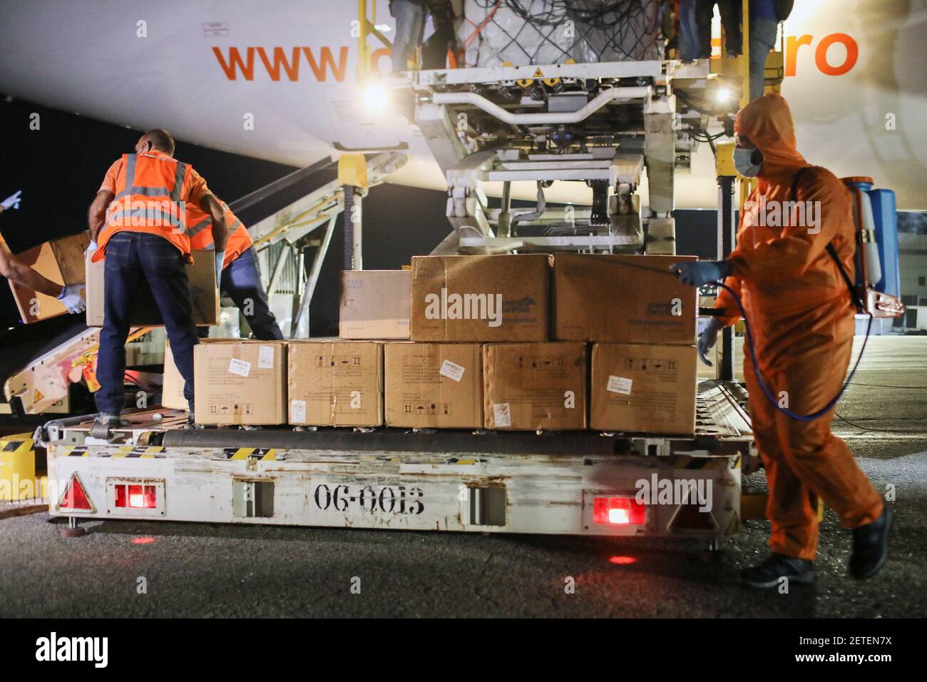 Ppe cargo plane hi-res stock photography and images - Alamy