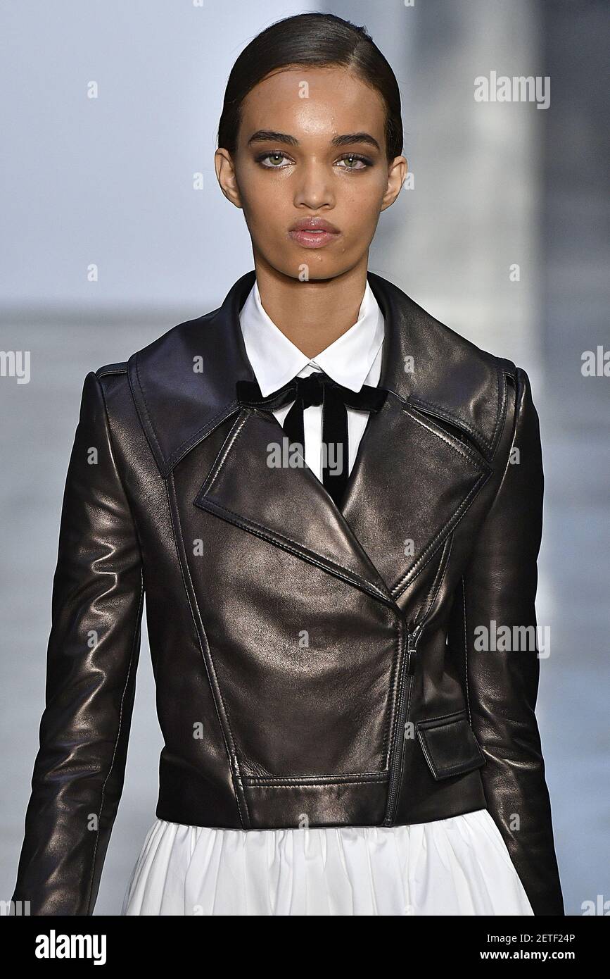 Model Ellen Rosa walks on the runway during the Carolina Herrera ...