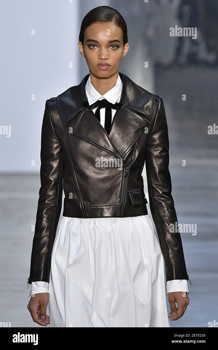Model Ellen Rosa walks on the runway during the Carolina Herrera ...