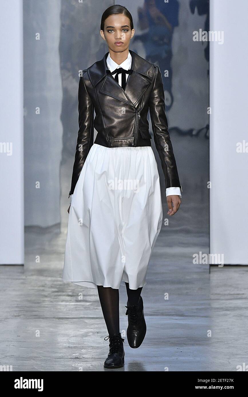 Model Ellen Rosa walks on the runway during the Carolina Herrera ...