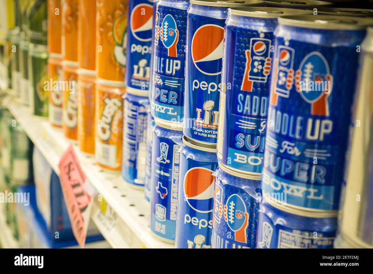 Pepsi store shelves hi-res stock photography and images - Alamy