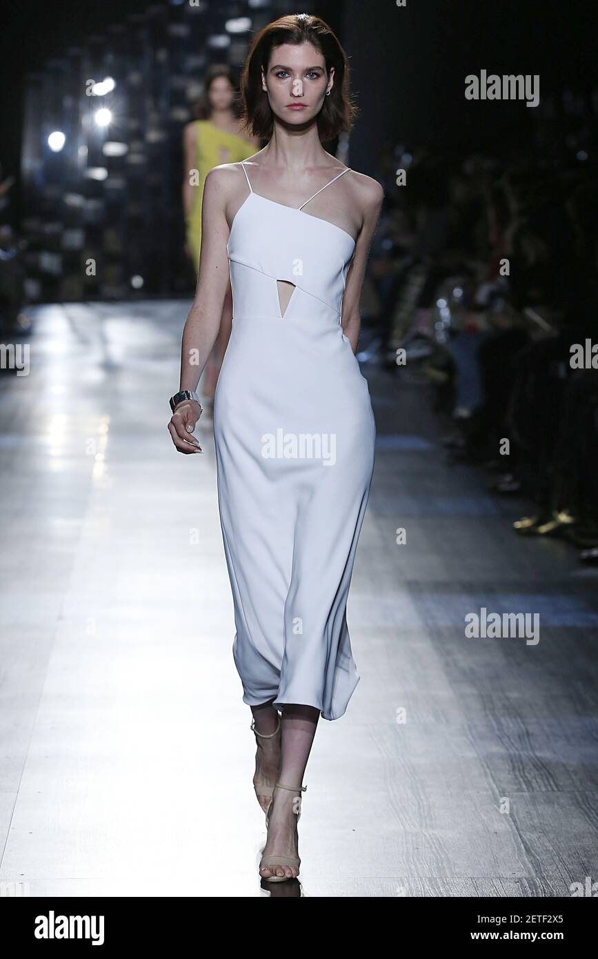 Model Manon Leloup walks on the runway during the Cushnie et Ochs ...