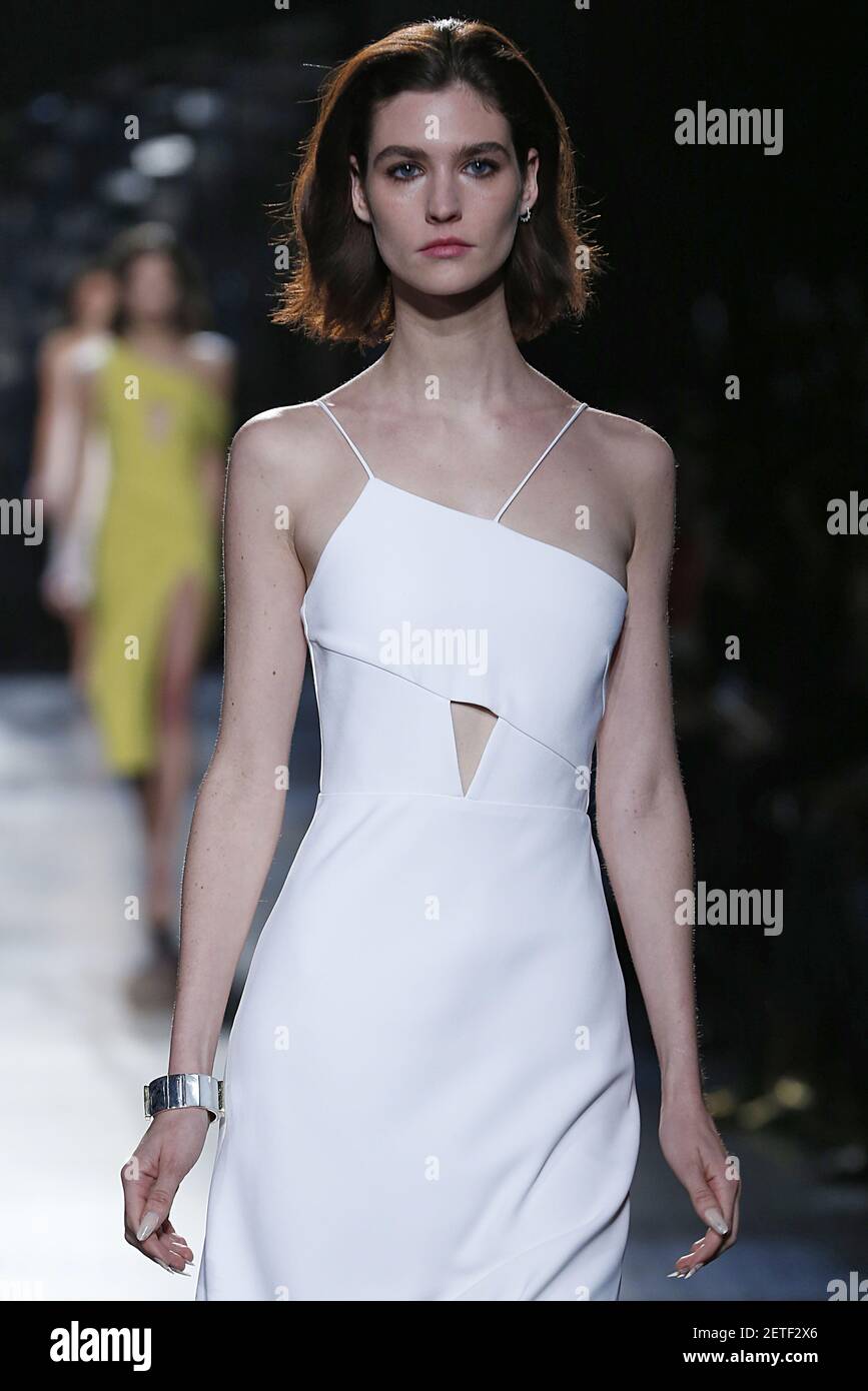 Model Manon Leloup walks on the runway during the Cushnie et Ochs ...