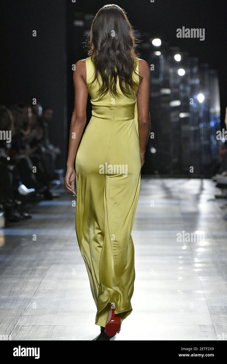 Model Lais Ribeiro walks on the runway during the Cushnie et Ochs ...