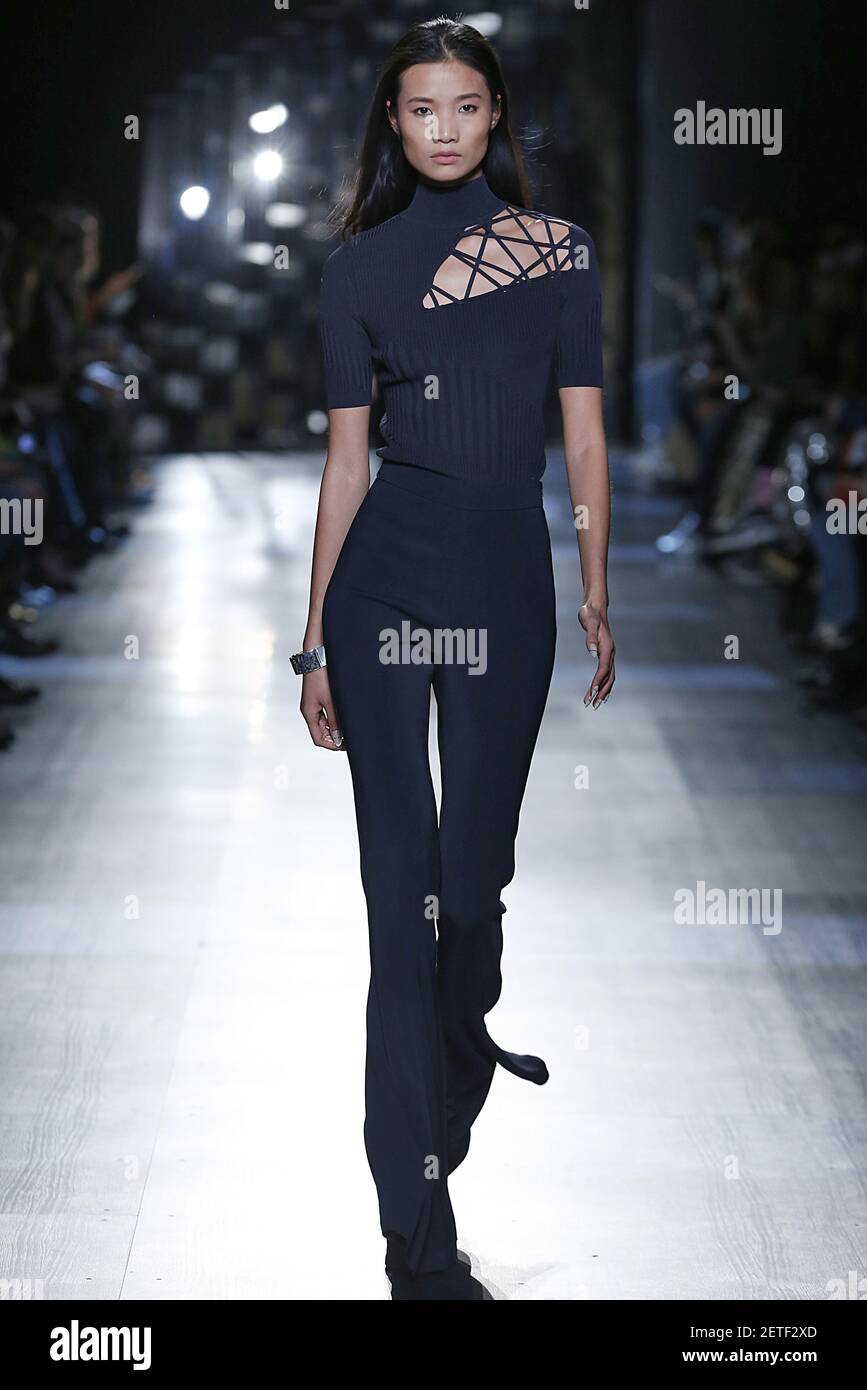 Model Leaf Zhang walks on the runway during the Cushnie et Ochs Fashion ...