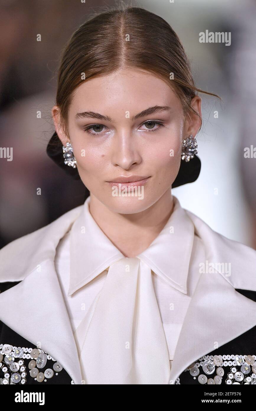 Model Grace Elizabeth walks on the runway during the Tory Burch Fashion ...