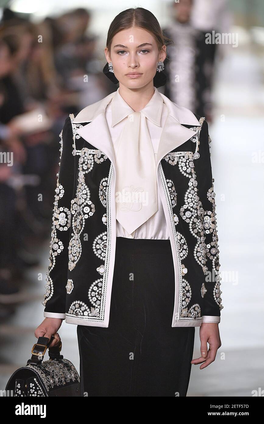 Model Grace Elizabeth walks on the runway during the Tory Burch Fashion ...