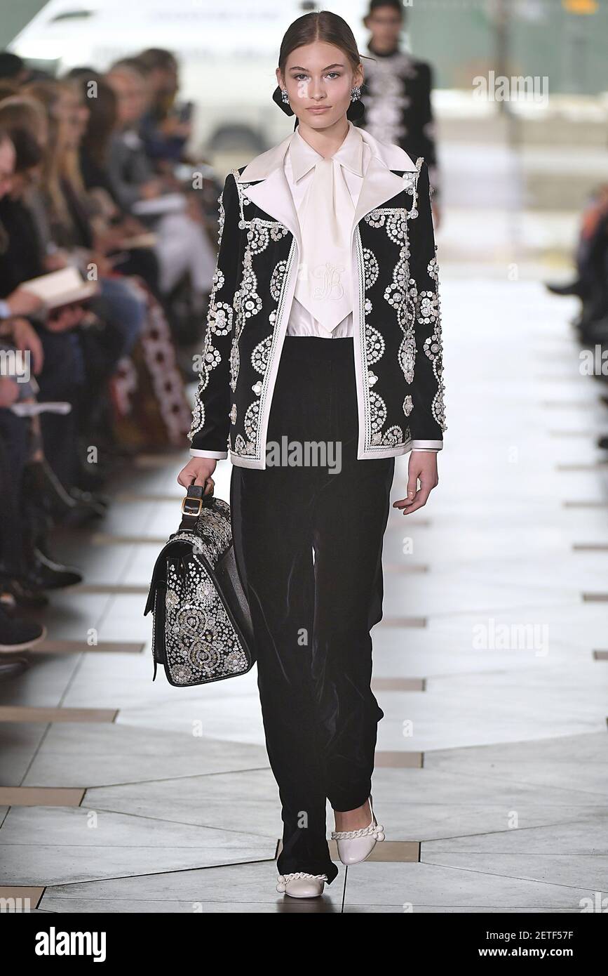 Model Grace Elizabeth walks on the runway during the Tory Burch Fashion ...