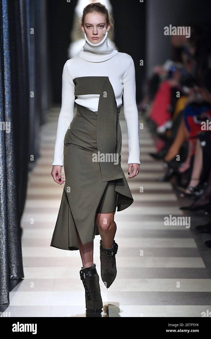 Model Steph Smith walks on the runway during the Monse Fashion Show at ...