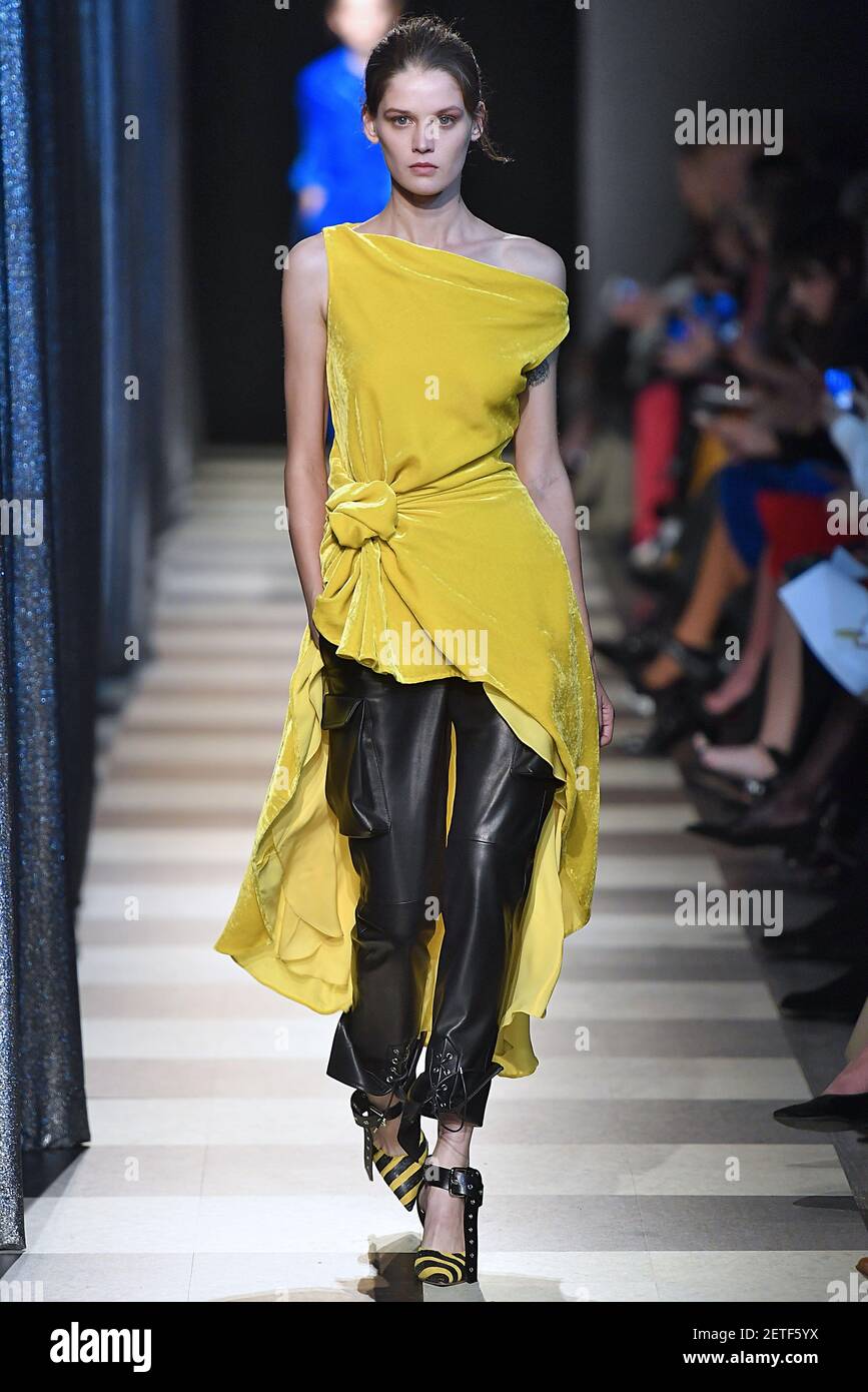 Model Angel Rutledge walks on the runway during the Monse Fashion Show ...